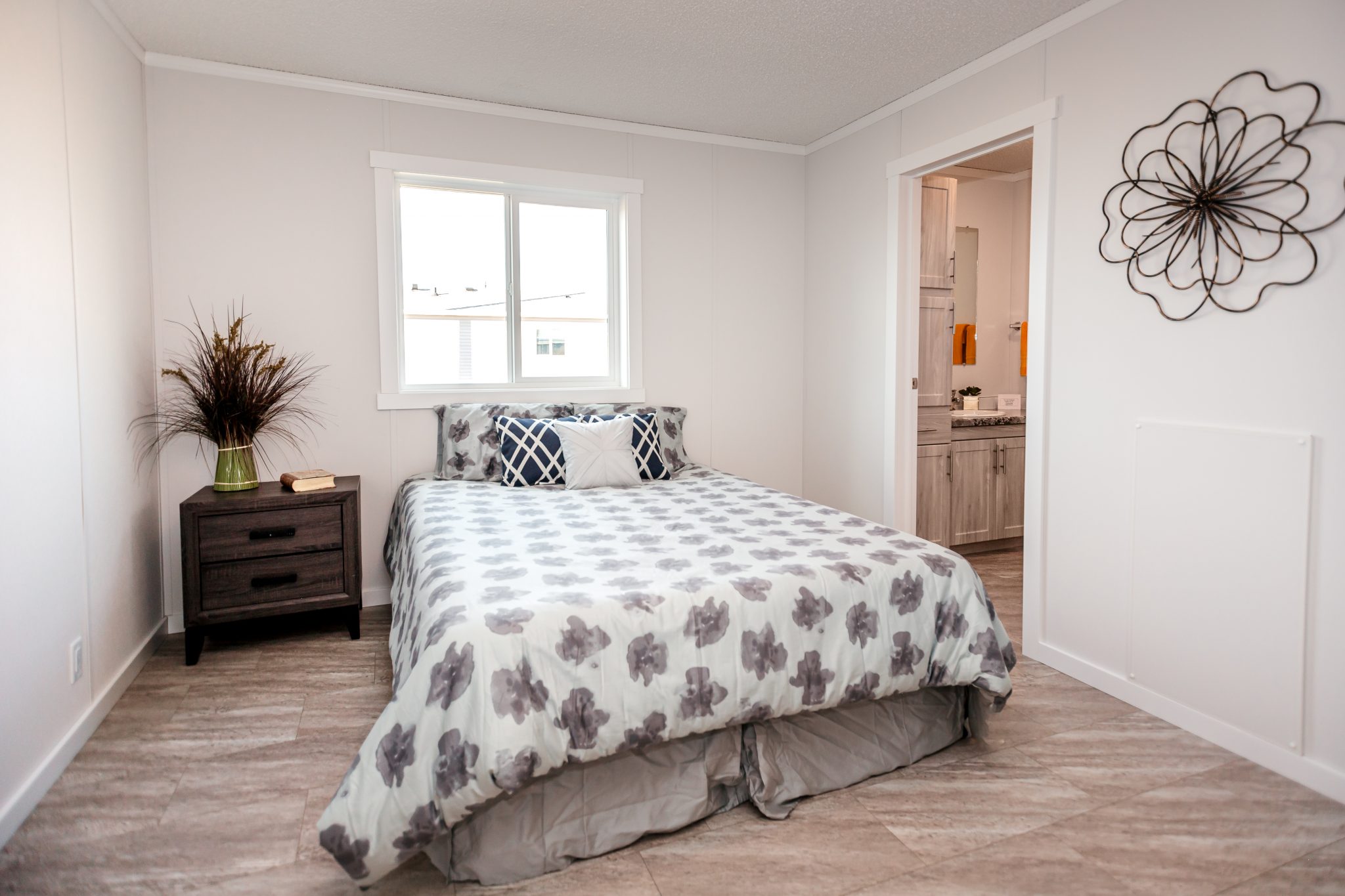 SH # 3 SN 2485 - Master Bedroom (2) - Western Canadian Modular Homes